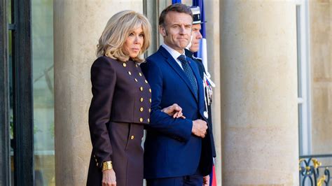 Brigitte Pousse De Grands Ohhh Quand On Linterroge Sur Lodeur De Son Mari Emmanuel Macron