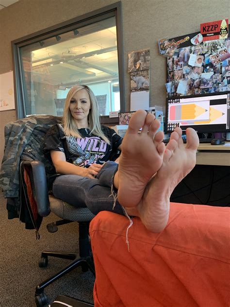 Kyle Unfugs Feet
