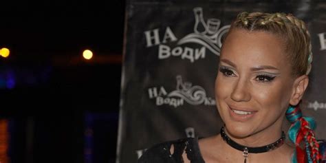 Ana Kokić Postaje Voditeljka Atraktivna Pevačica Uskoro Dobija Svoju