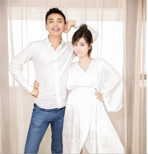 李晟李佳航節日撒狗糧 甜蜜孕照曝光幸福滿滿 每日頭條