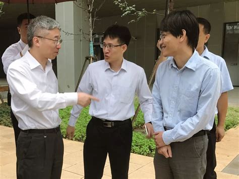 上海市银监局马立新副局长考察依图 调研人工智能落地