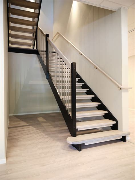 U Trätrappa Med Vilplan Funk Snickarlaget