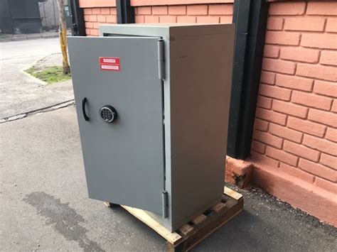 Caja De Fondos Marca Bash Color Gris Con Clave 290 Usada Chilerematescl