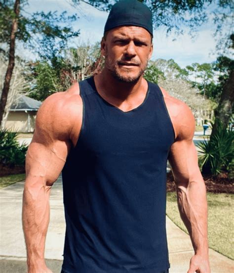 Alan Ritchson Workout And Diet Tips The Barbell