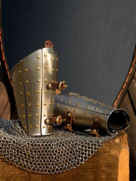 Anatomical Splinted Bracers