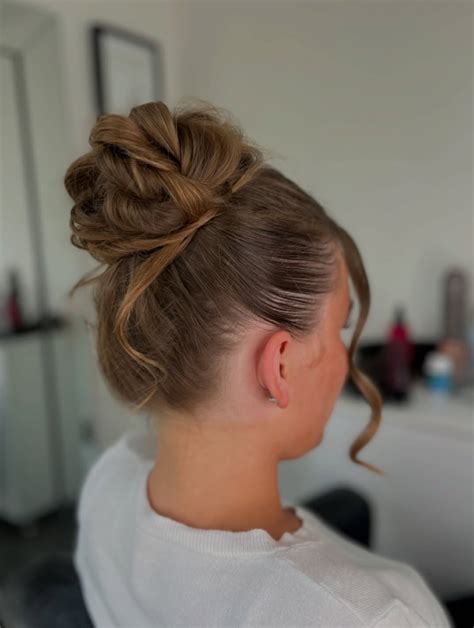 15 Bun Hairstyles That Always Impress Creativebooster