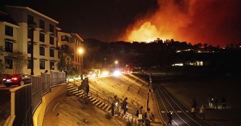 Through A Window Pepperdine Students Watch Malibu Fire Engulf Campus