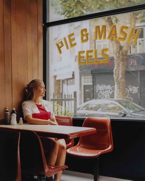 پرچم انگلیس؛ رونمایی از پیراهن دوم جنوا در فصل ۲۶ ۲۰۲۵ عکس طرفداری