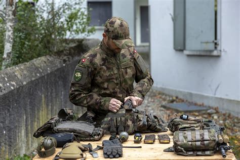 Schweizer Armee So Sieht Die Neue Ausrüstung Der Grenadiere Aus