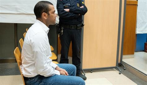 Frau Zum Sex Gezwungen Ex Barca Star Dani Alves Muss Jahrelang Ins