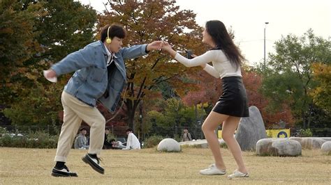 첨보는 여자랑 손잡고 춤추기ㅋㅋ YouTube