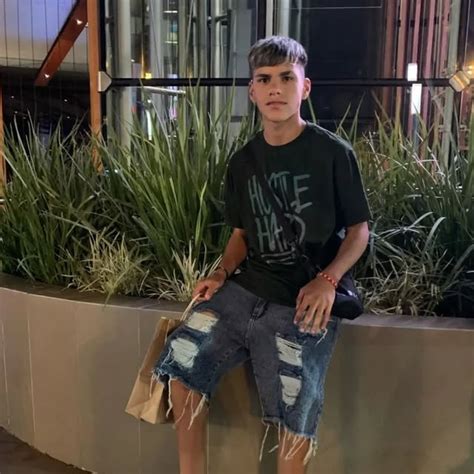 𝘍𝘢𝘣𝘳𝘪𝘪𝘪 Fabriigavilan On Threads