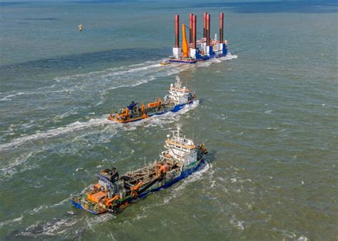 trailing suction hopper dredgers or “trailers” are self propelled