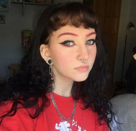 Are The Red Eyebrows Cute Scrolller