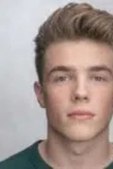 Olly Manley Actor Bio And Production Dress Circle