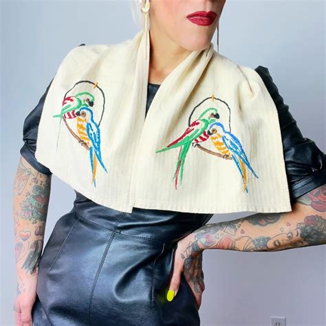 Embroidered Tropical Birds 1940s 40s Vintage 1950s 50s Parrots Macaws Cream Cotton Textured