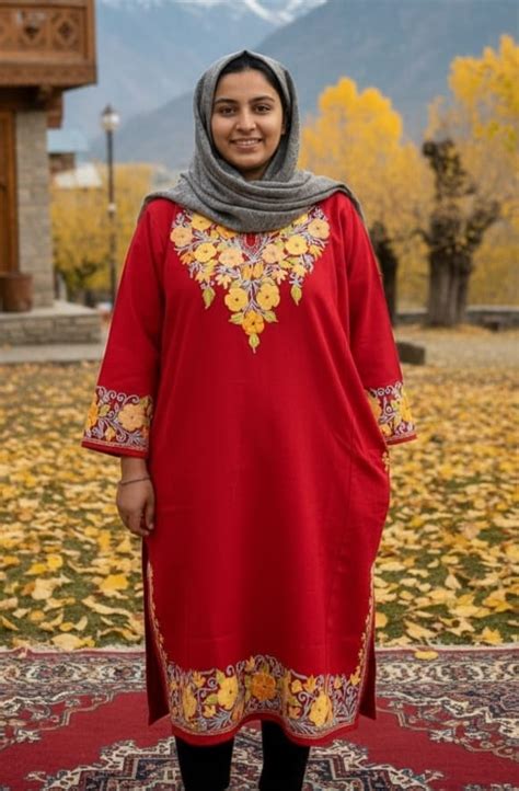 Kashmiri Pheran Discover The Traditional Phiran Dress Of Kashmir For