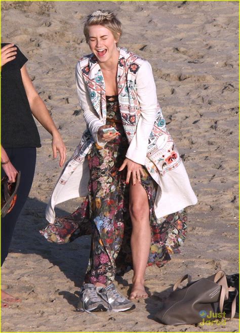 Julianne Hough Puppy Kisses In Manhattan Beach Photo 646963 Photo