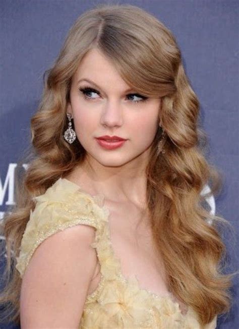 Loose Curls Taylor Swift