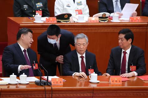 国媒体 逐帧分解胡锦涛在二十大闭幕会上的中途离场