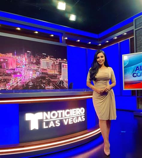 ≡ 11 Most Attractive Weather Girls On Tv 》 Her Beauty