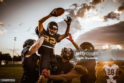 American Football Team Celebrate Photos And Premium High Res Pictures