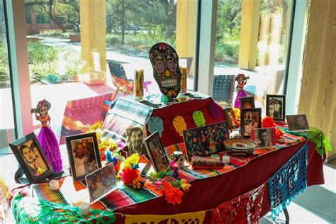 Día De Los Muertos A Tribute To Culture And Remembrance Trinitonian