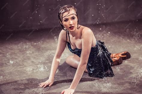 Premium Photo Sexy Wet Brunette Girl Wears Black