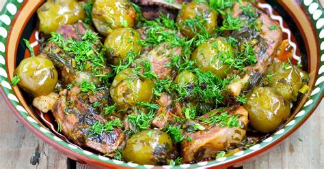 Tavë Me Kumbullat Jeshile Të Pranverës Kuzhina