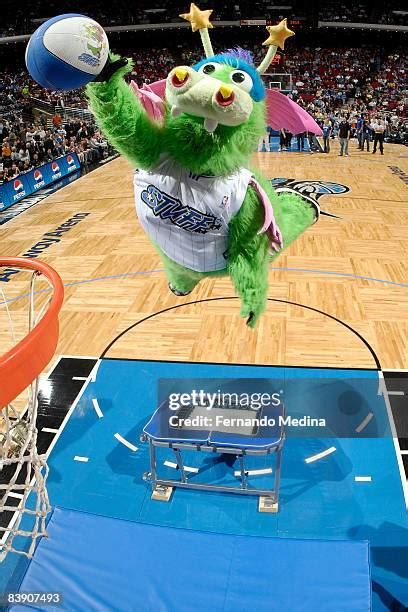 Timberwolves Mascot Photos And Premium High Res Pictures Getty Images