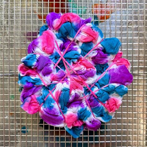 How To Tie Dye Scrunch Pattern
