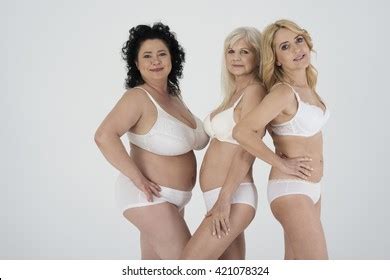 96 Tausend Natural Hairy Older Women Lizenzfreie Bilder Stockfotos Und
