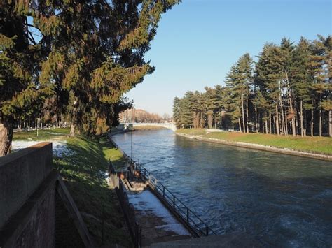 Canale Cavour Canal In Chivasso Premium Photo