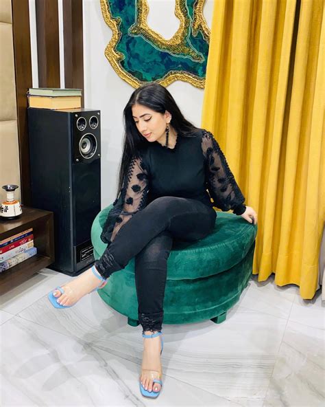 Zohra Umer Ali Qureshis Feet