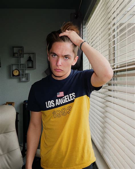 18 Year Old Singer Ian Grey Lpsg