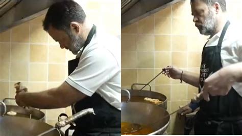 Durga Puja 2025 What Is The Significance Of Dhunuchi Naach And Why Is It The Heartbeat Of Pujo