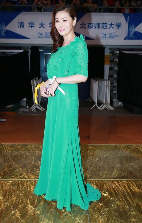 王思懿是「阿姨圈」最優雅的，穿綠色連衣裙高端大氣，氣質感滿分 每日頭條