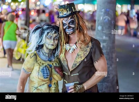 Key West Florida Usa 10252016 Man And Woman In Costume For The 2016