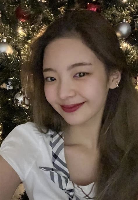 Itzys Lia Brings Sexy Back With Her Flawless Figure In Recent Updates Koreaboo