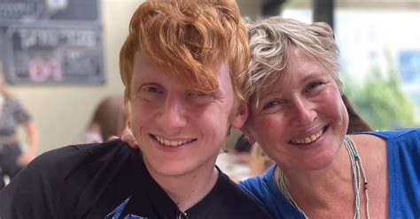 “no Es Su Culpa” El Emotivo Mensaje De Una Madre Para Los Soldados De