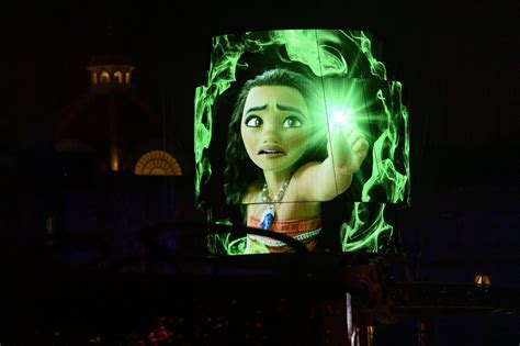 【写真】実写版アリエルがパークに登場 アメリカで『リトル・マーメイド』公開｜あとなびマガジン