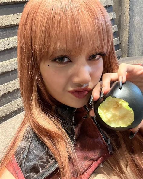 Pin By Ayesha Ahmed On Blackpink Blackpink Lisa Blackpink Lisa