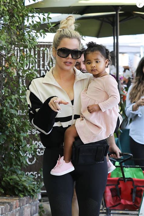 Exclusif Khloe Kardashian Est Allée Au Calabasas Farmers Market Avec