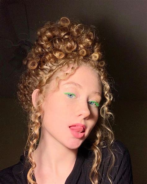 Instagram Post By Autumn Grace • Feb 5 2022 At 752pm Utc Long Hair