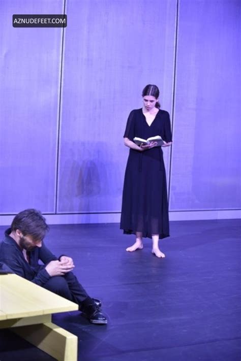 Pauline Acquart Feet Aznudefeet