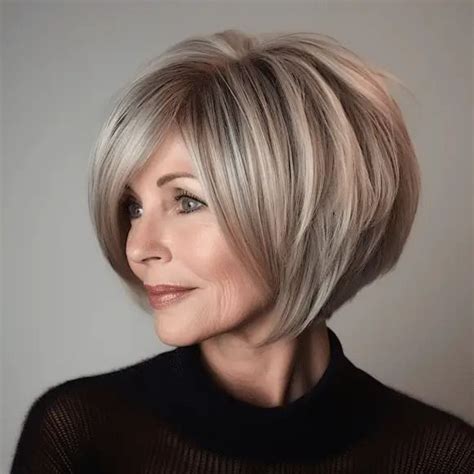 25 Stylish Older Women Prove The Modern Wedge Cut Is Timeless Short