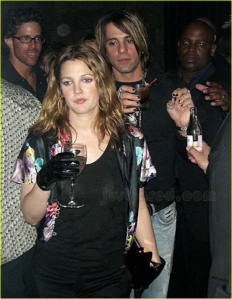 Drew Barrymore New Glove Trend Photo 161231 Criss Angel Drew