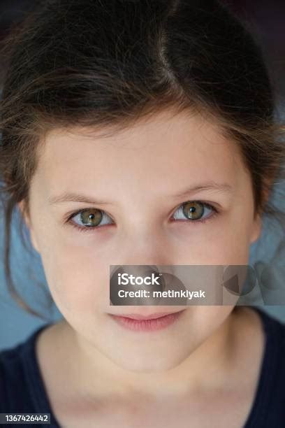 Kleines Mädchen Mit Pickel Stockfoto Und Mehr Bilder Von Nahaufnahme