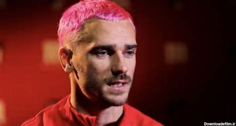 عکس گریزمن با موی صورتی