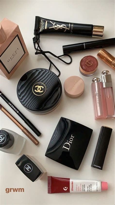 Cosmetics💜 panosundaki Pin | Makyaj ürünleri, Makyaj, Makyaj odasi